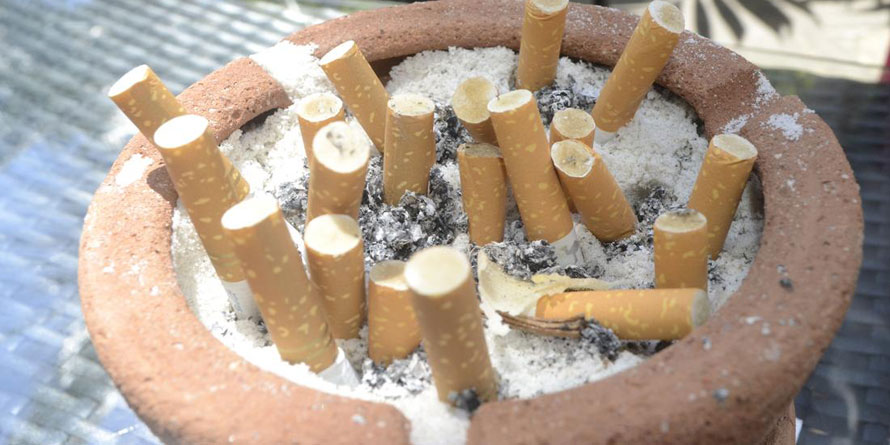 Smokers of filterless cigarettes get price cut - Business Daily