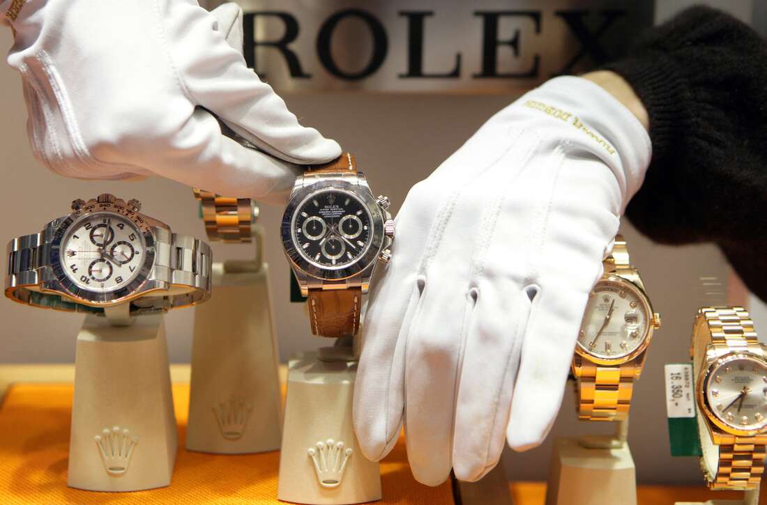Demand for luxury Swiss watches soars despite economic meltdown ...