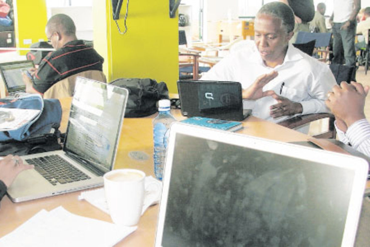 Small-scale traders benefit from new mobile accounting software ...