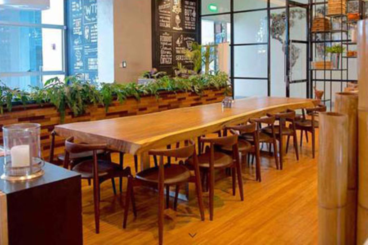 2 sisters 1 restaurant 4 kitchens - Business Daily