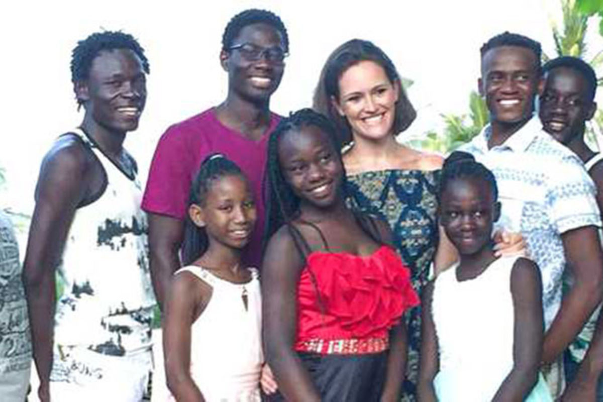 Postcard art in aid of slum artists - Business Daily