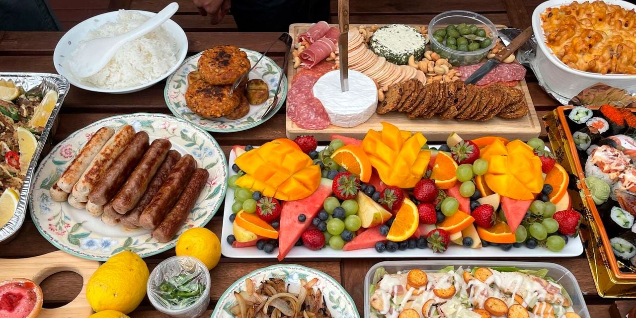 Bring-and-share feasts take over Kenyan parties - Business Daily