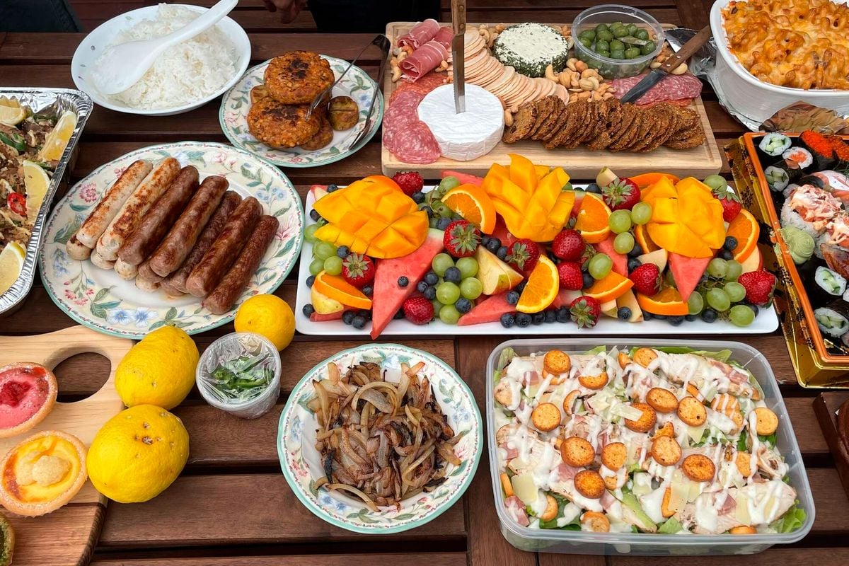 Bring-and-share feasts take over Kenyan parties - Business Daily